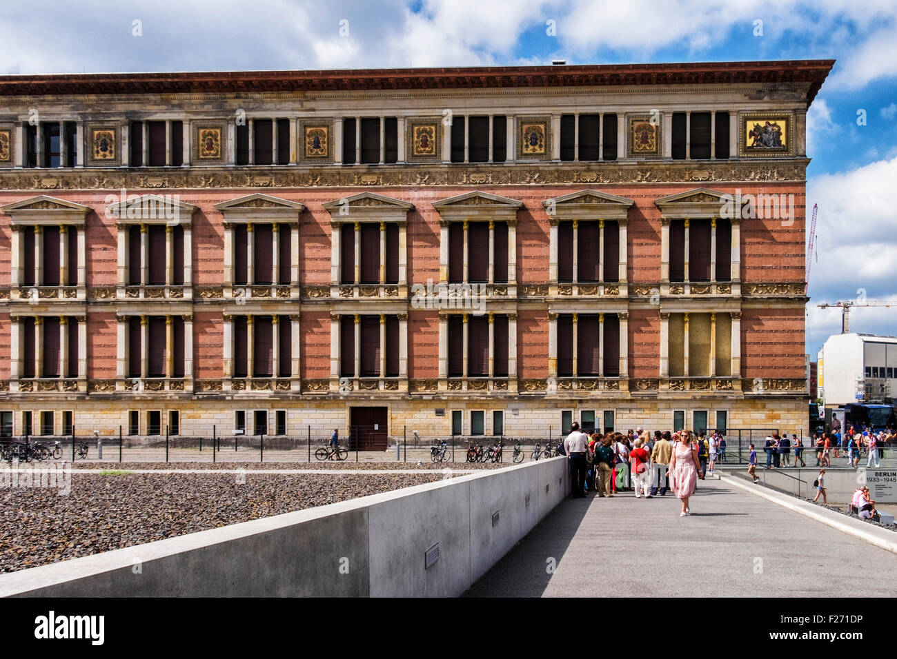 The Martin-Gropius-Bau (Martin Gropius Building) art museum ...