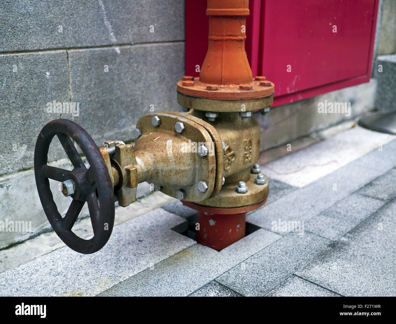 Barrel bolt and nut hi-res stock photography and images - Alamy