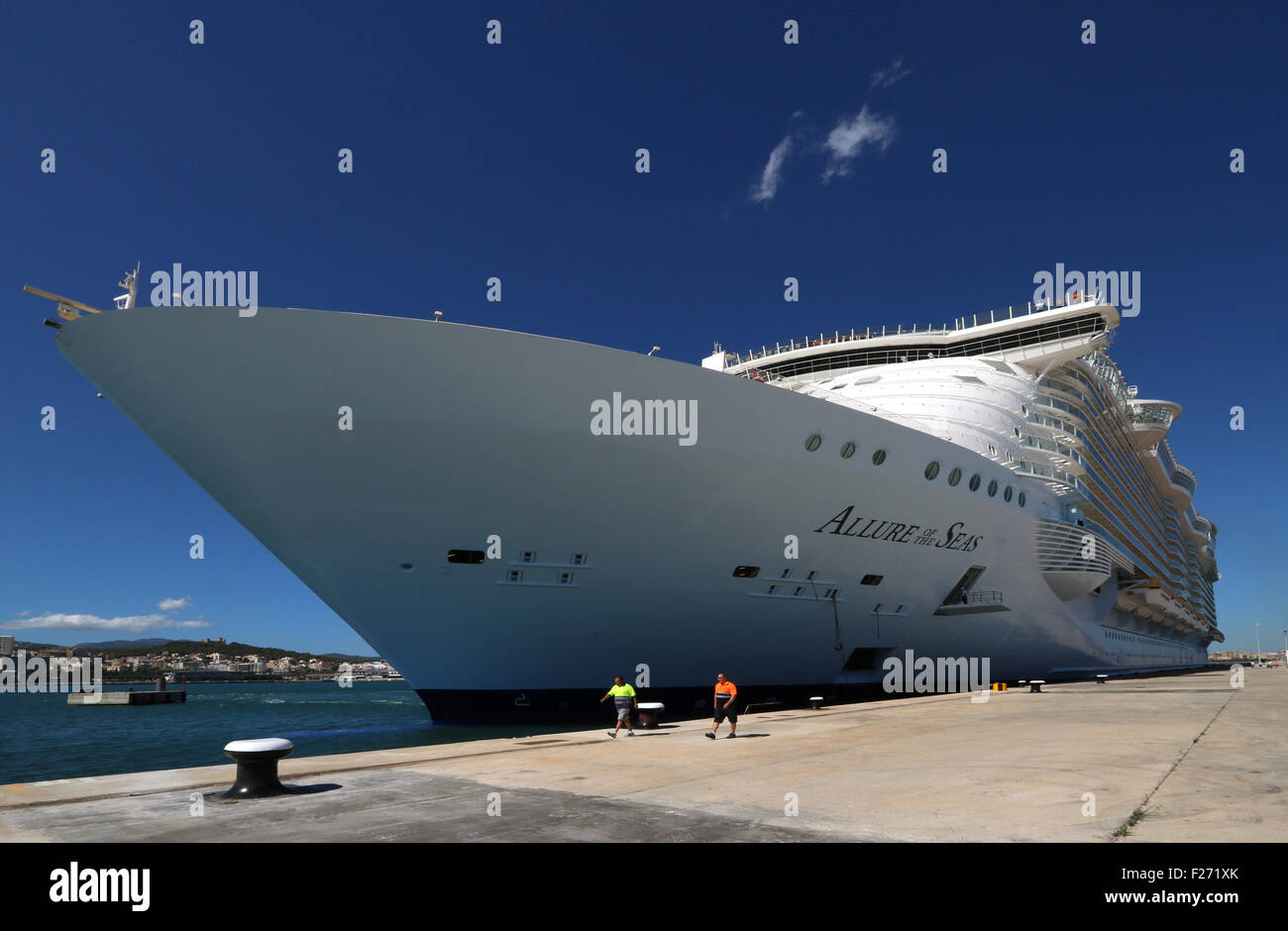 Mega Cruise ship “ALLURE OF THE SEAS” (360 mtrs long, launched 2010 ...