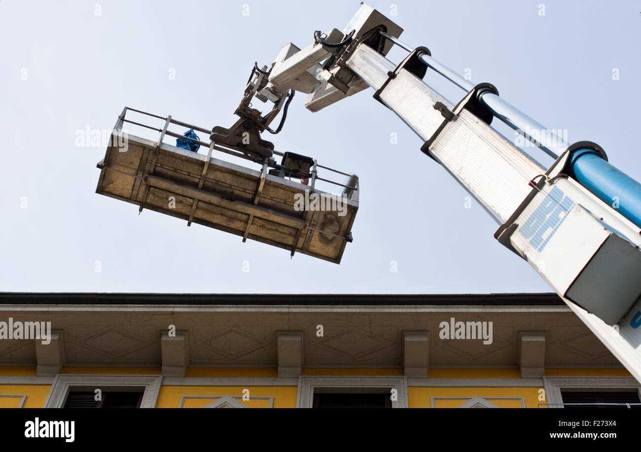 Crane working in a building Stock Photo - Alamy