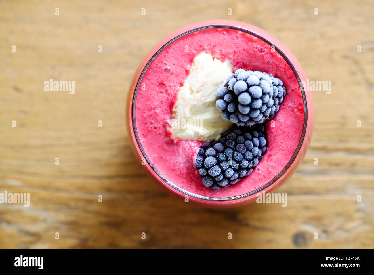 Cream smoothie glass top hi-res stock photography and images - Alamy