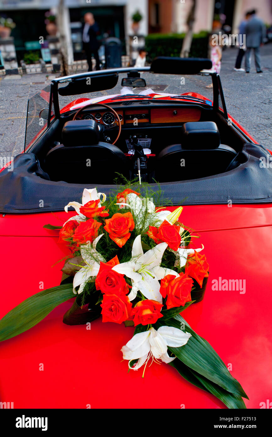 Flower's bouquet on a vintage red car Stock Photo - Alamy