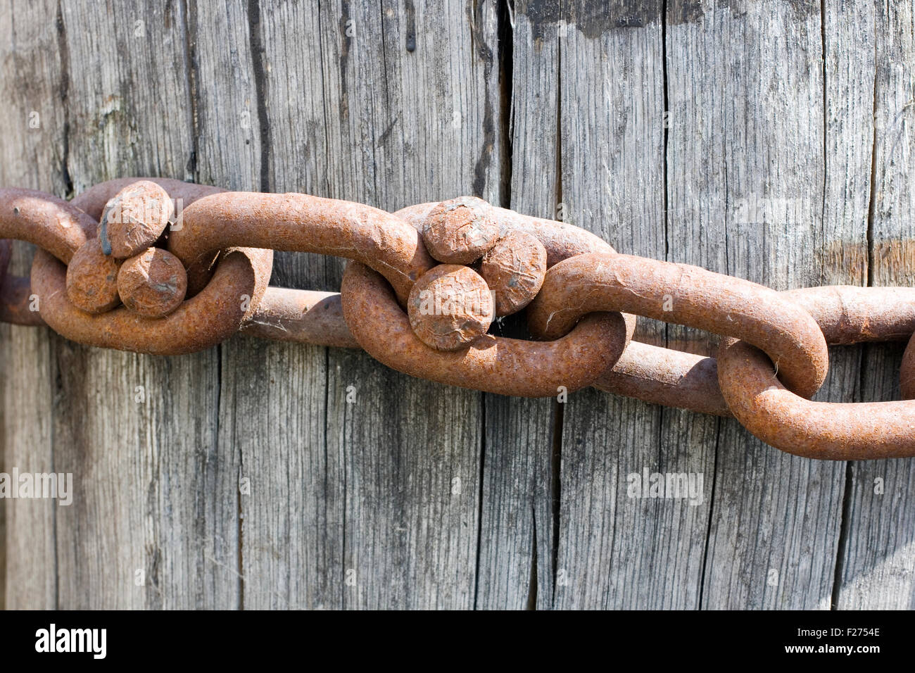 Rusty chain tied to the seapole Stock Photo - Alamy