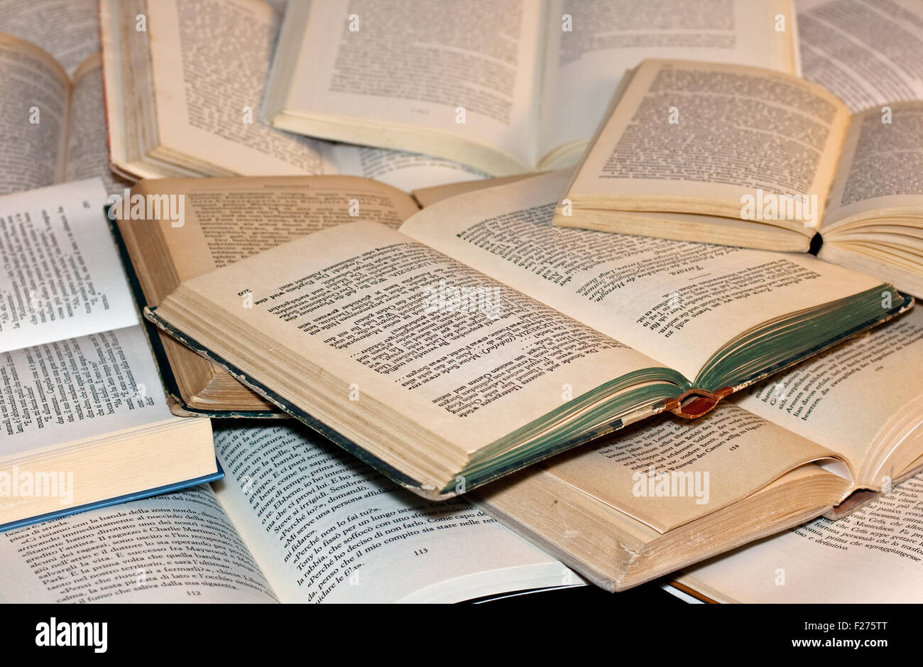 Old books open hi-res stock photography and images - Alamy