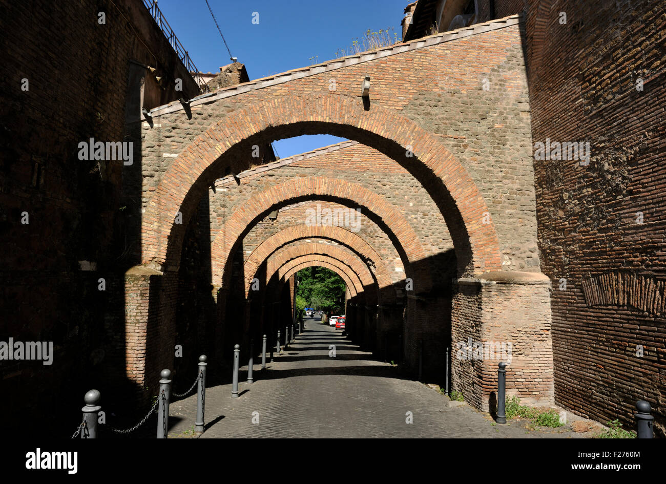 Mediaeval arches hi-res stock photography and images - Alamy