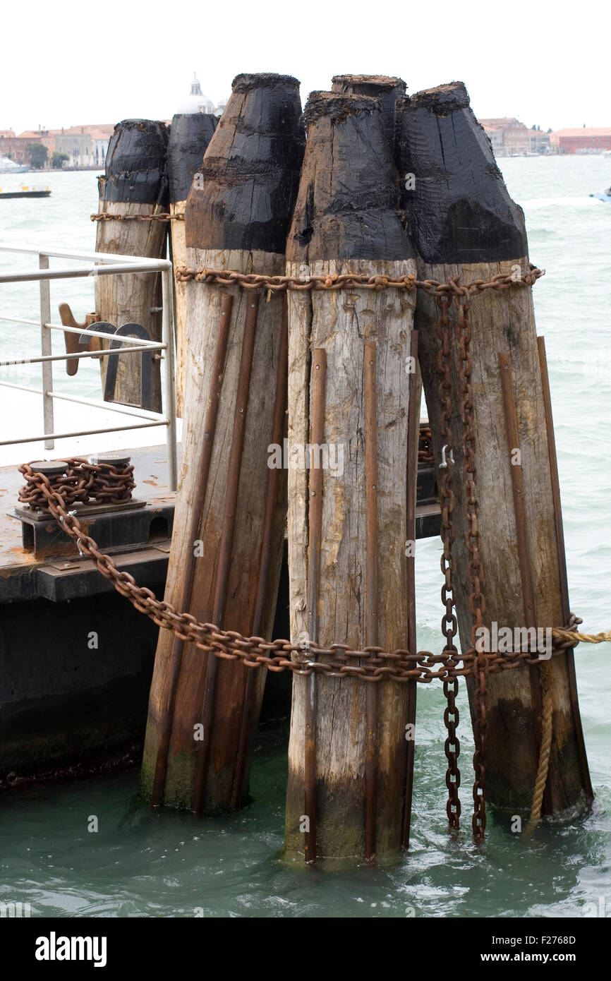 Rusty chain tied to the seapole Stock Photo - Alamy