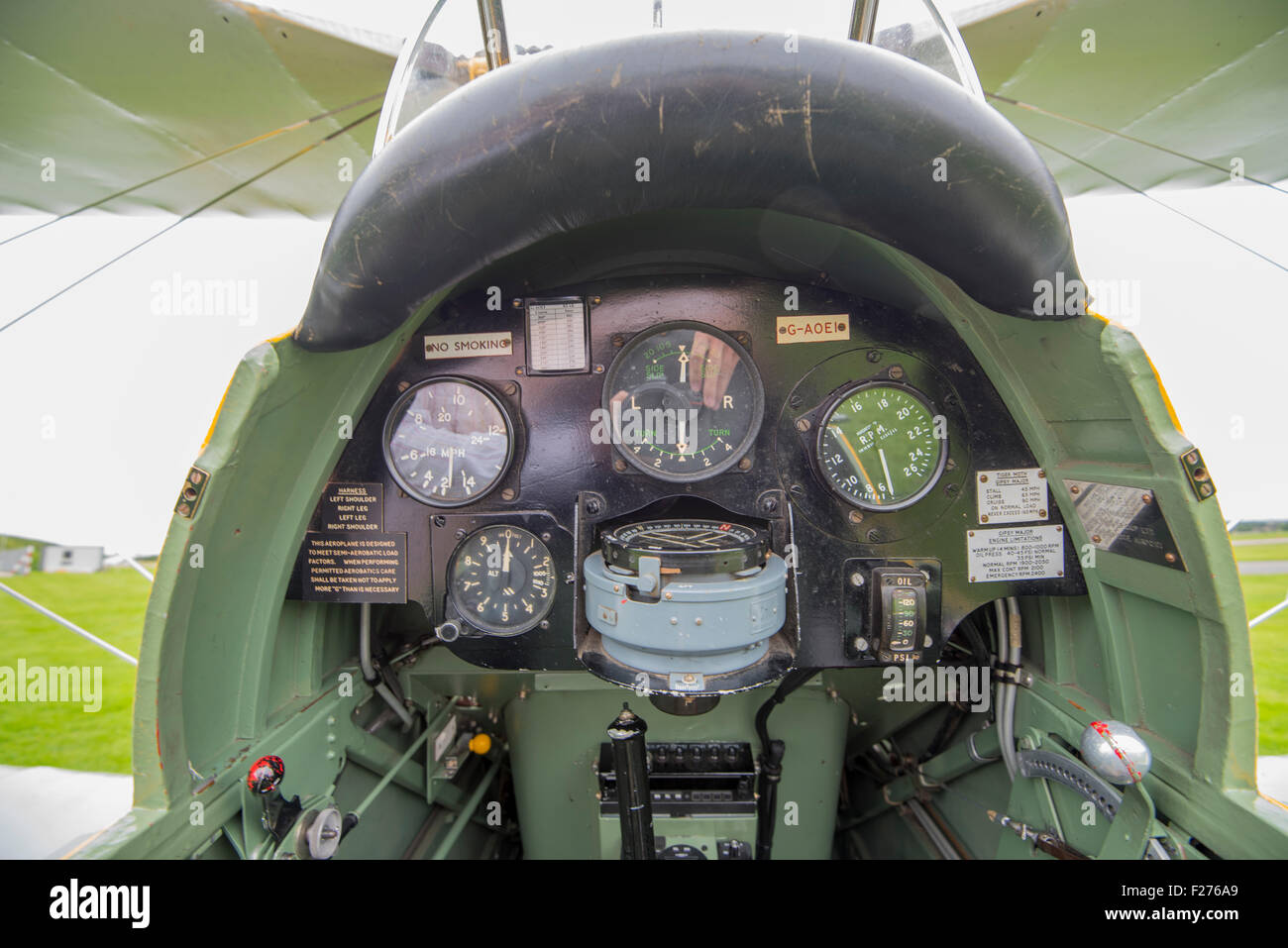 Dh82a tiger moth cockpit hi-res stock photography and images - Alamy