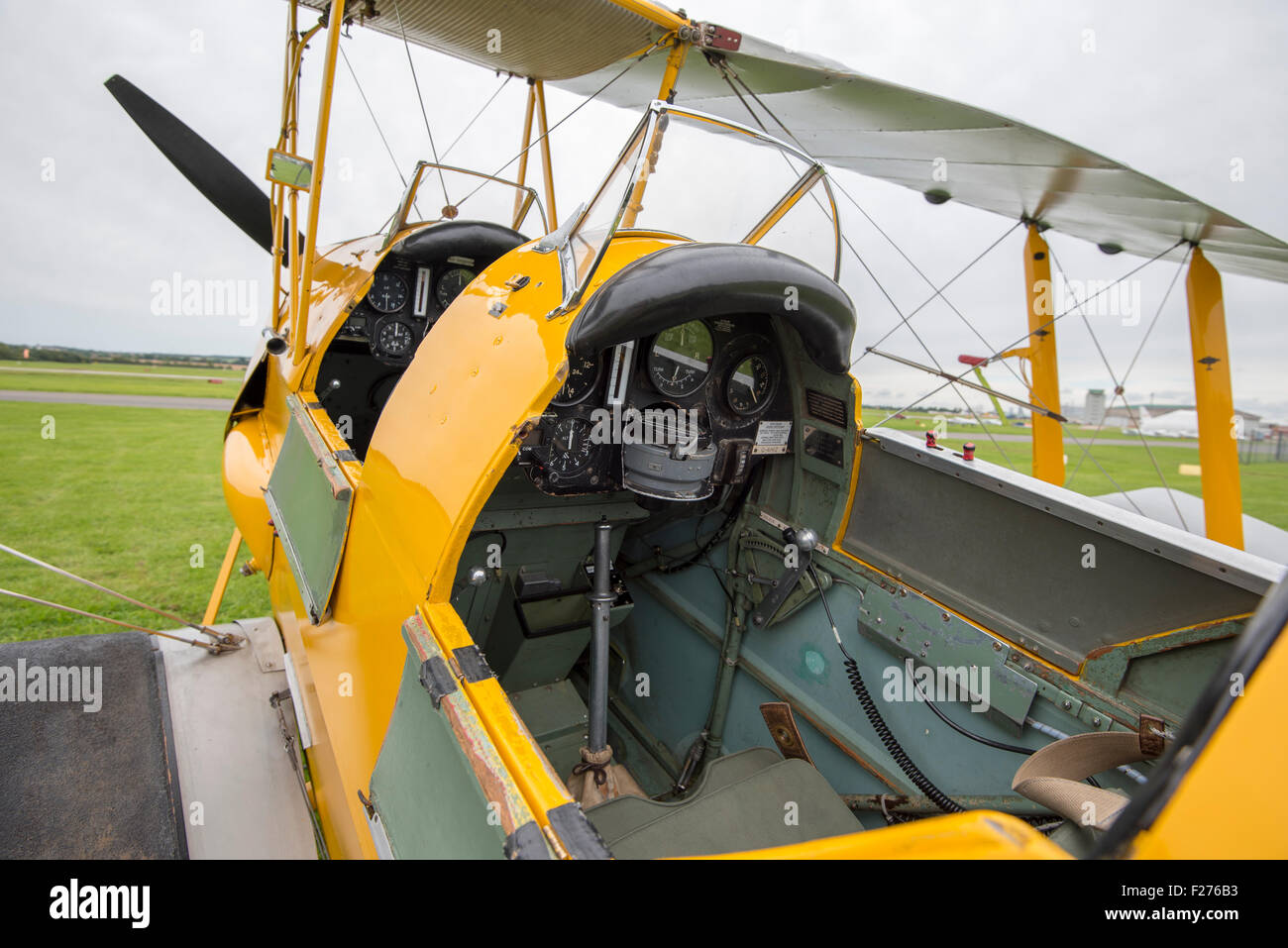 Dh82a tiger moth cockpit hi-res stock photography and images - Alamy