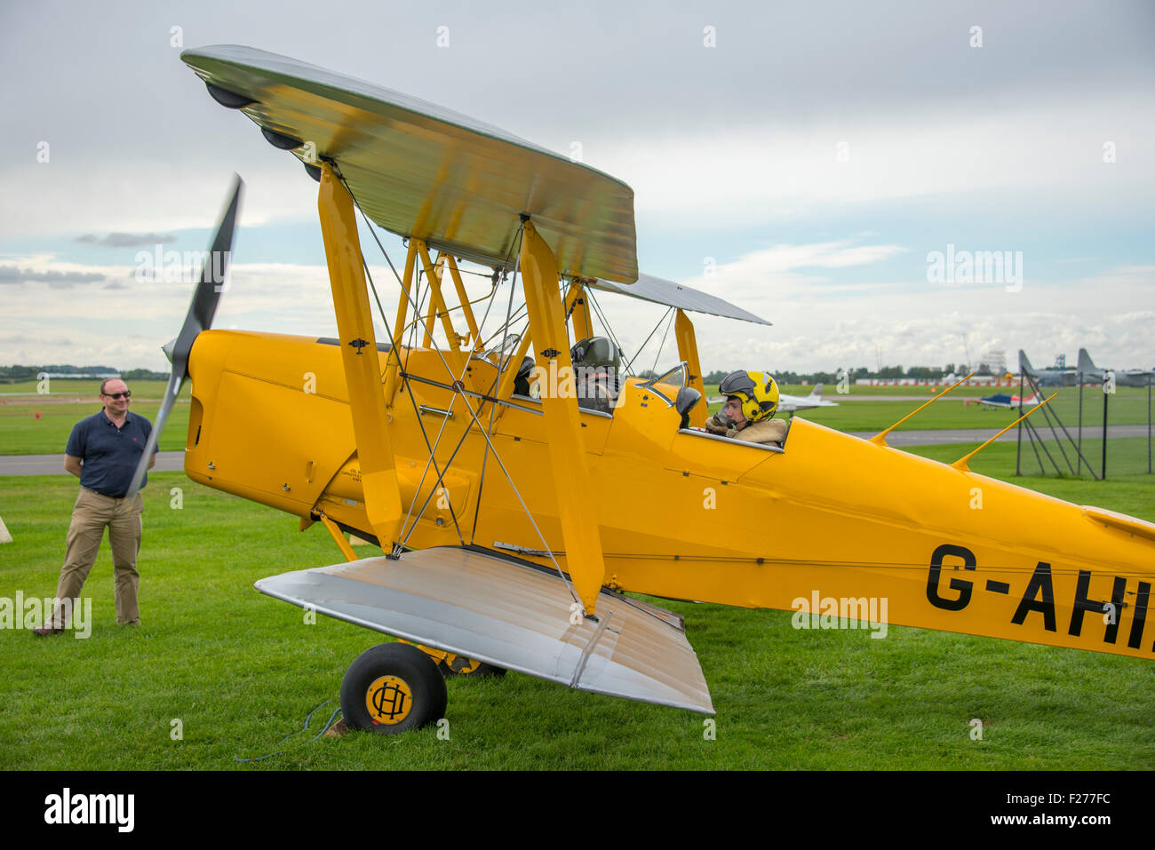 Cambridge Flying Groups de Havilland DH82a Tiger Moth G-AHIZ 1944 preparing for take off Stock ...