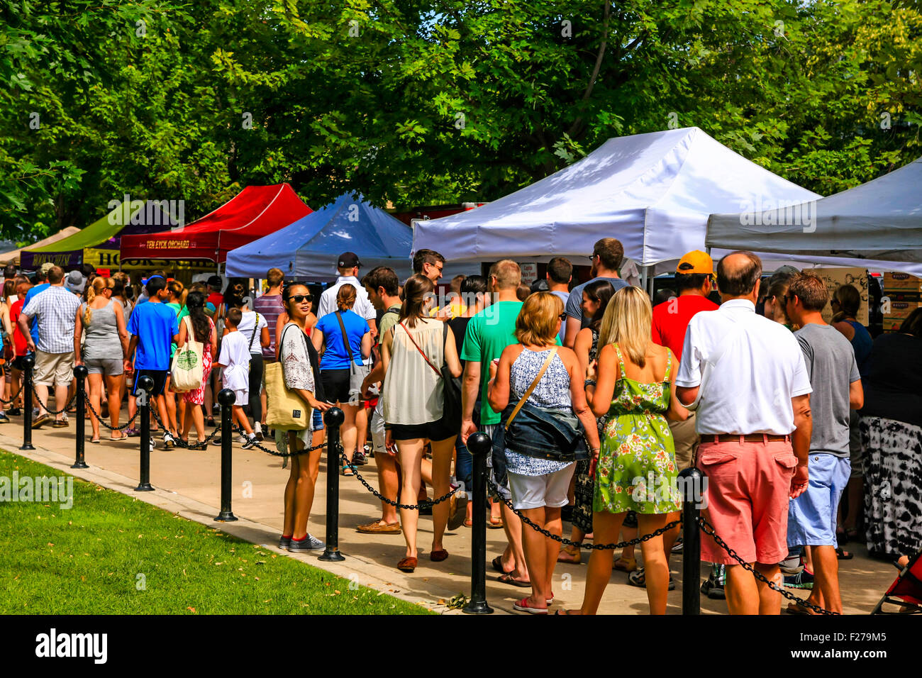 The Saturday Farmers Market day on the Square in downtown Madison ...