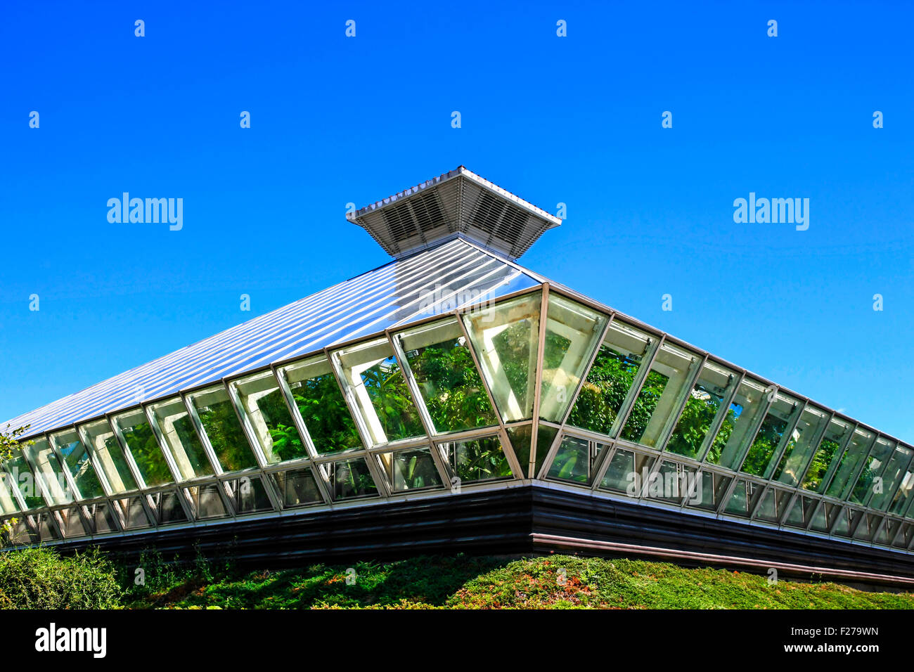 The Bolz Conservatory at Olbrich Botanical Gardens in Madison Wisconsin ...