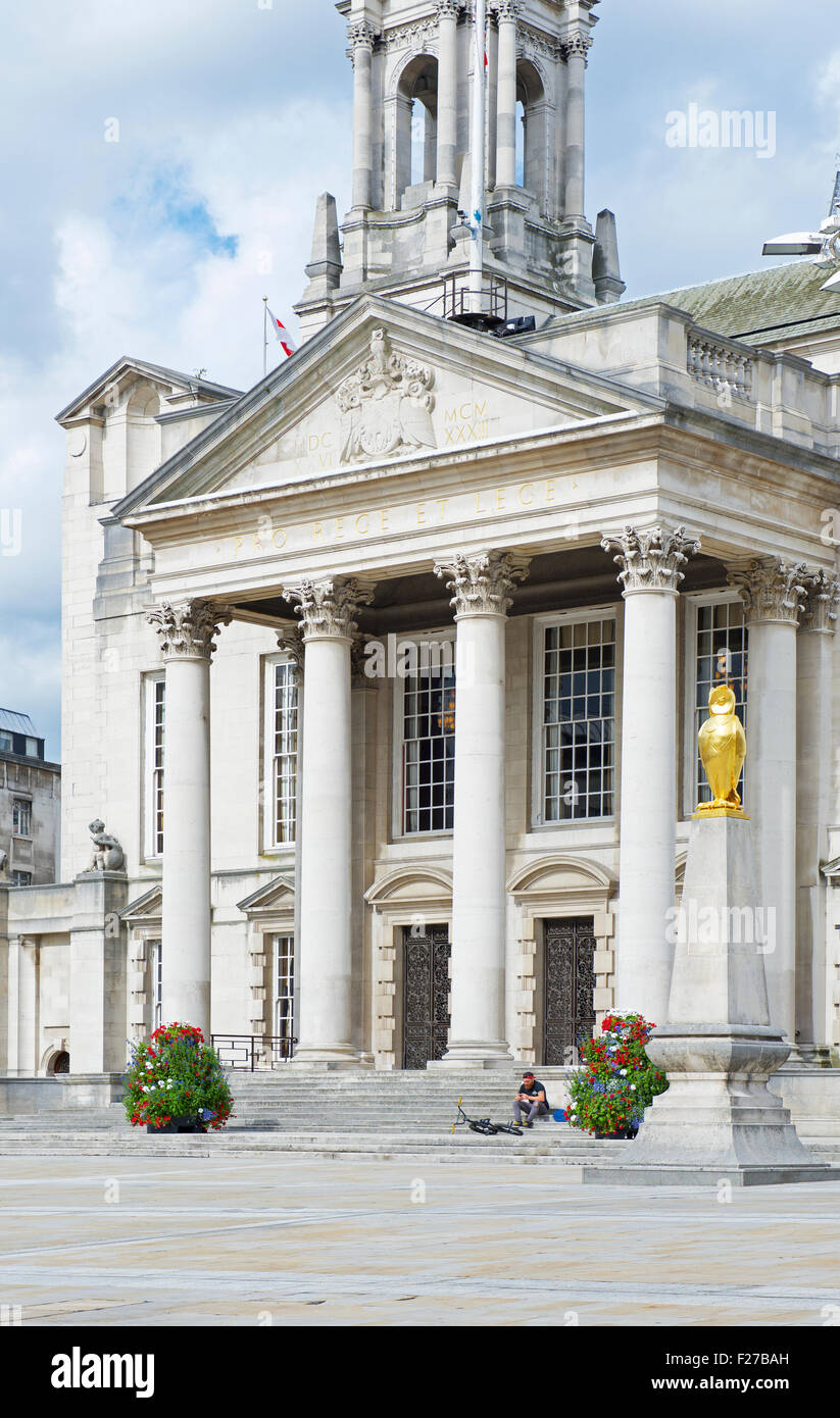 Leeds Civic Hall, West Yorkshire, England UK Stock Photo - Alamy