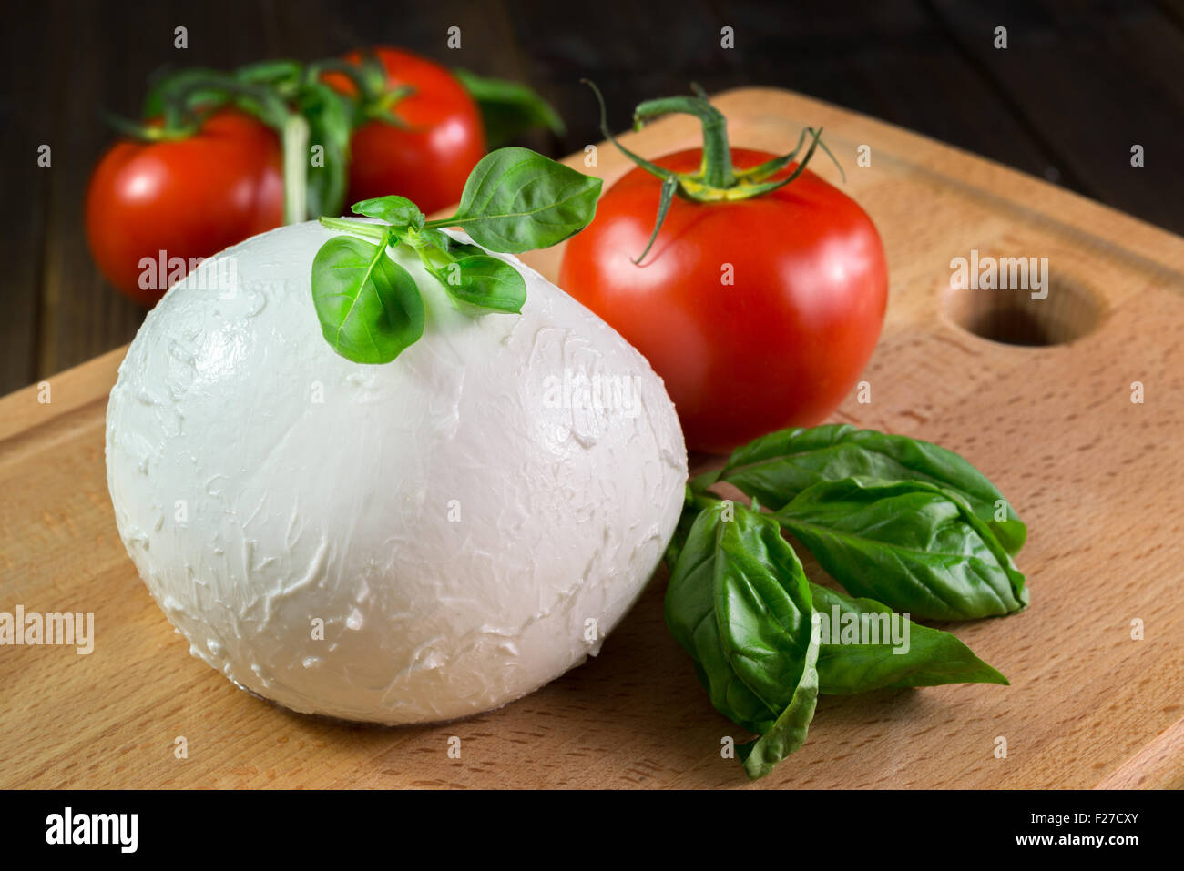 Buffalo mozzarella and basil hi-res stock photography and images - Alamy