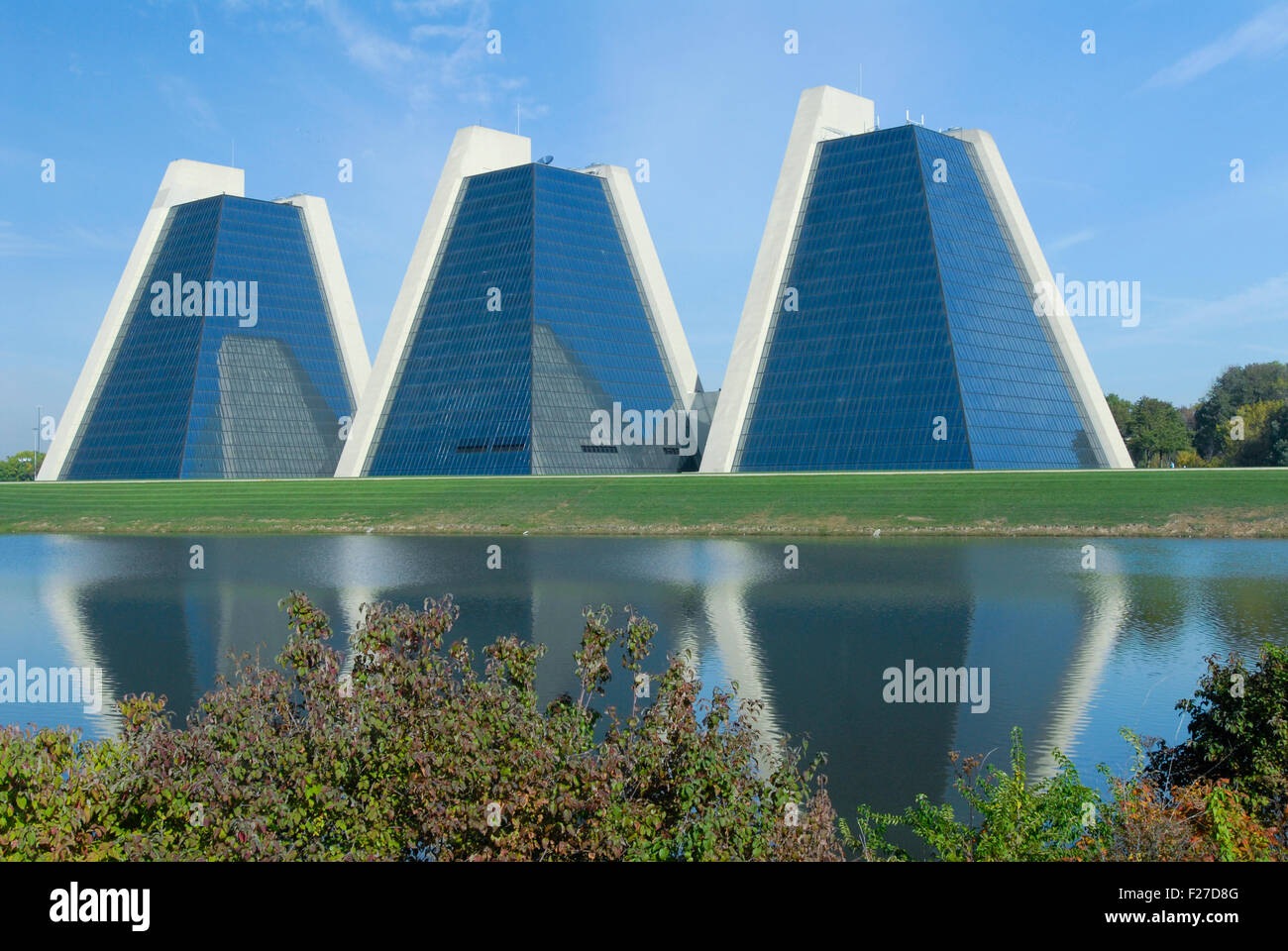 Glass curtain walls High Resolution Stock Photography and Images - Alamy
