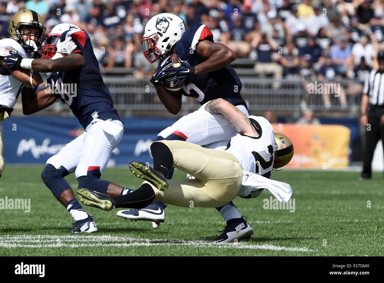 September 12, 2015: Connecticut Huskies wide receiver Noel Thomas (5 ...