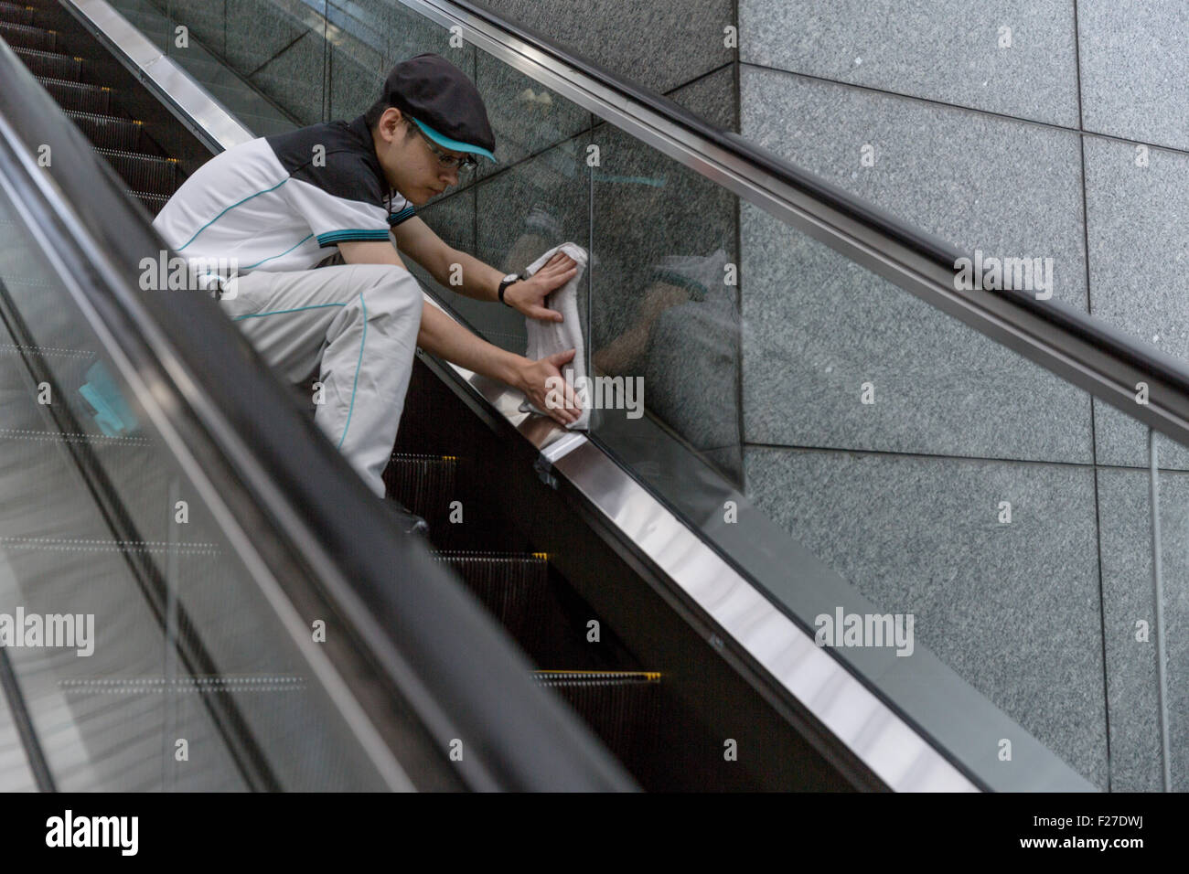 Escalator cleaning hi-res stock photography and images - Alamy