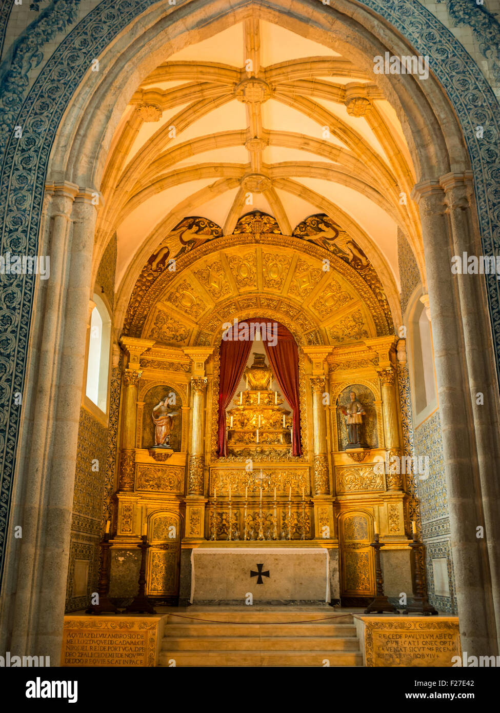 Church of st john the evangelist hi-res stock photography and images - Alamy