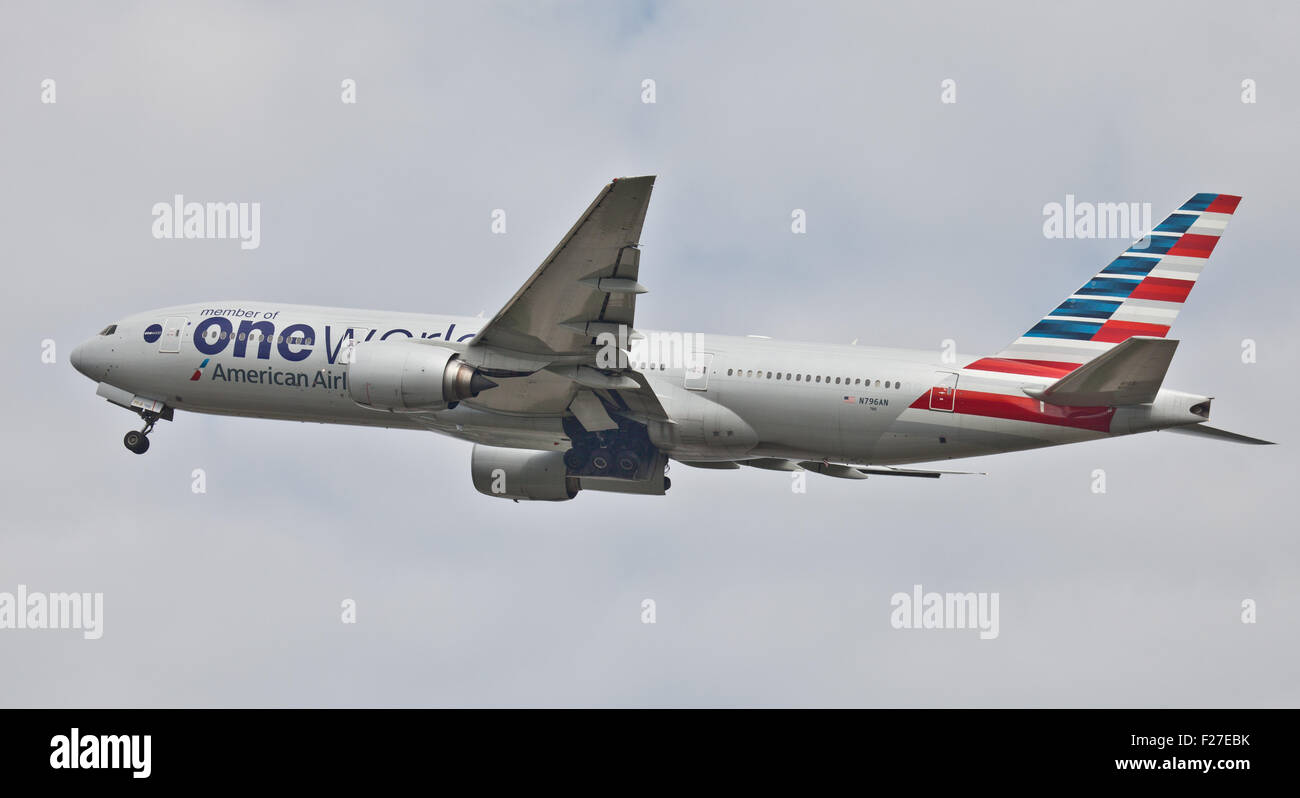 American Airlines Boeing 777 N796AN taking off from London Heathrow ...