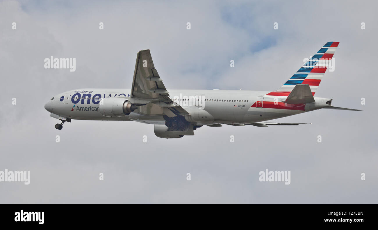 American Airlines Boeing 777 N796AN taking off from London Heathrow ...