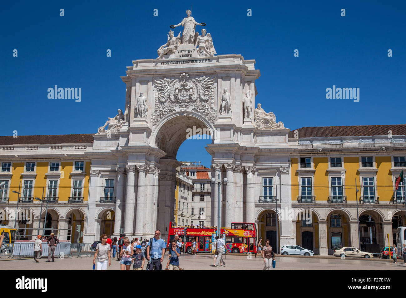 Arco da Rua Augusta, the triumphal arch on commerce square in Lisbon ...