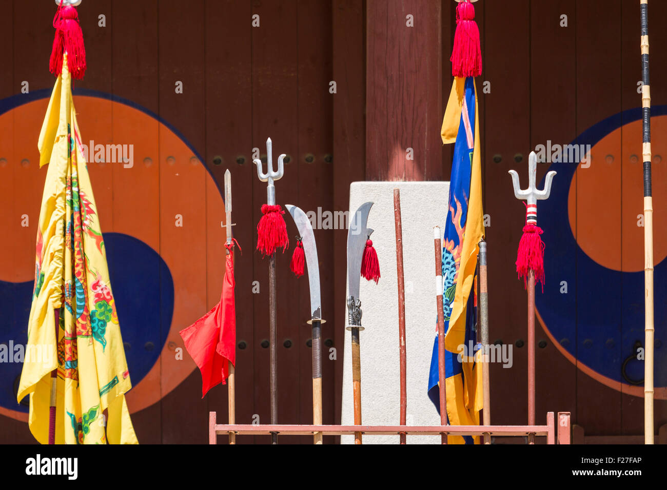 Weapons used in the 24 martial arts trial performance in Sinpungnu ...