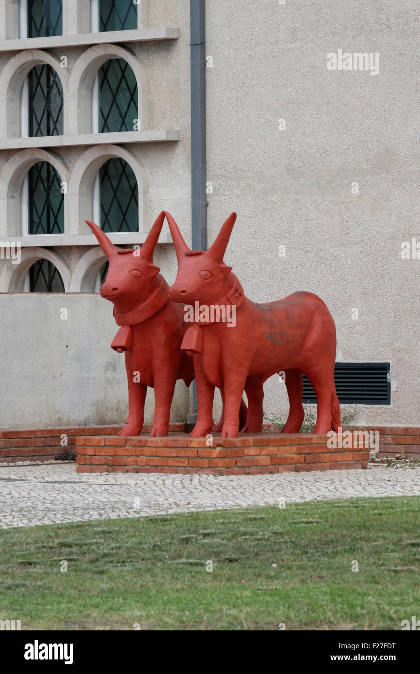 Statue of cattle hi-res stock photography and images - Alamy