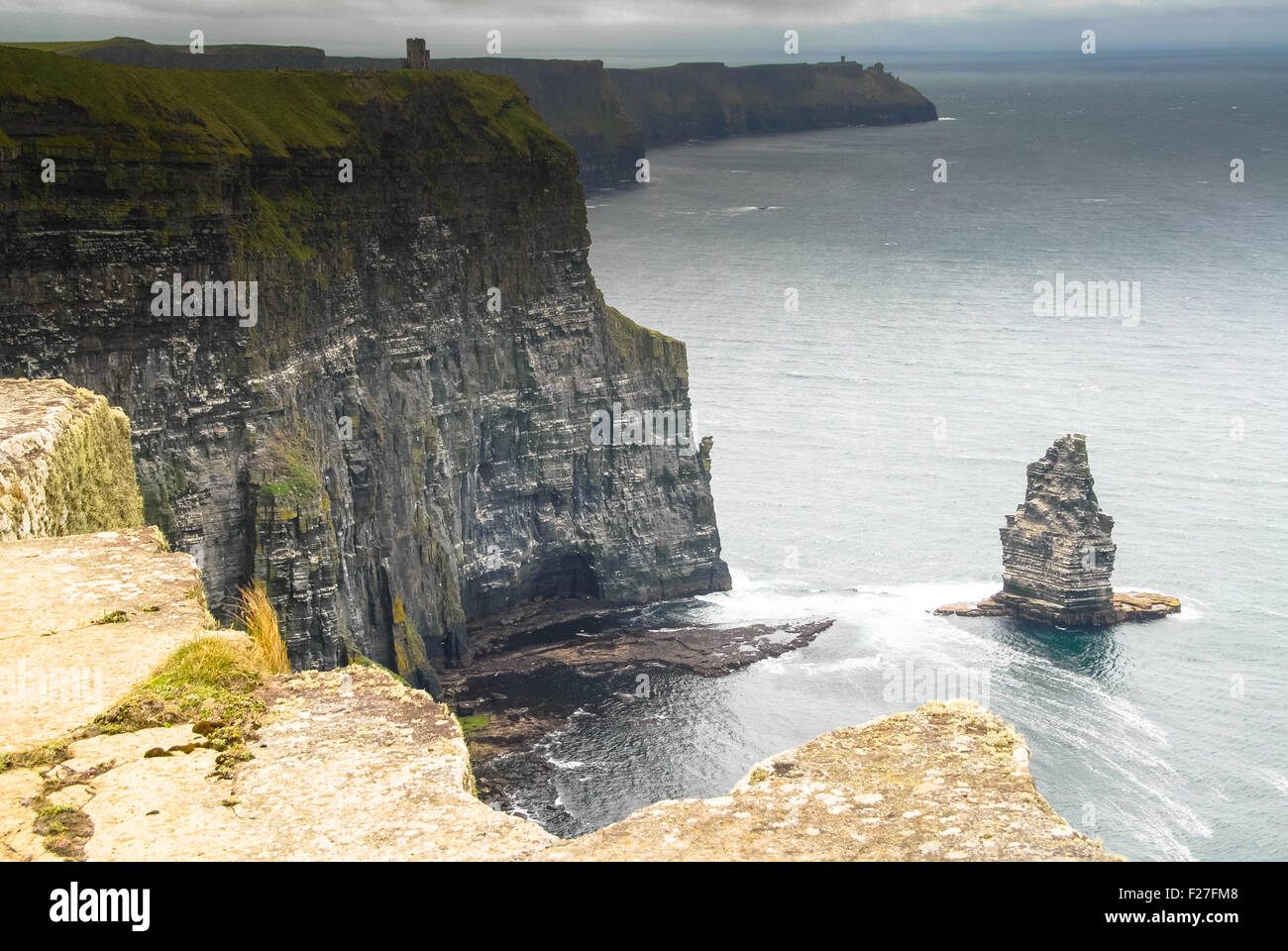 cliffs of moher in ireland Stock Photo - Alamy