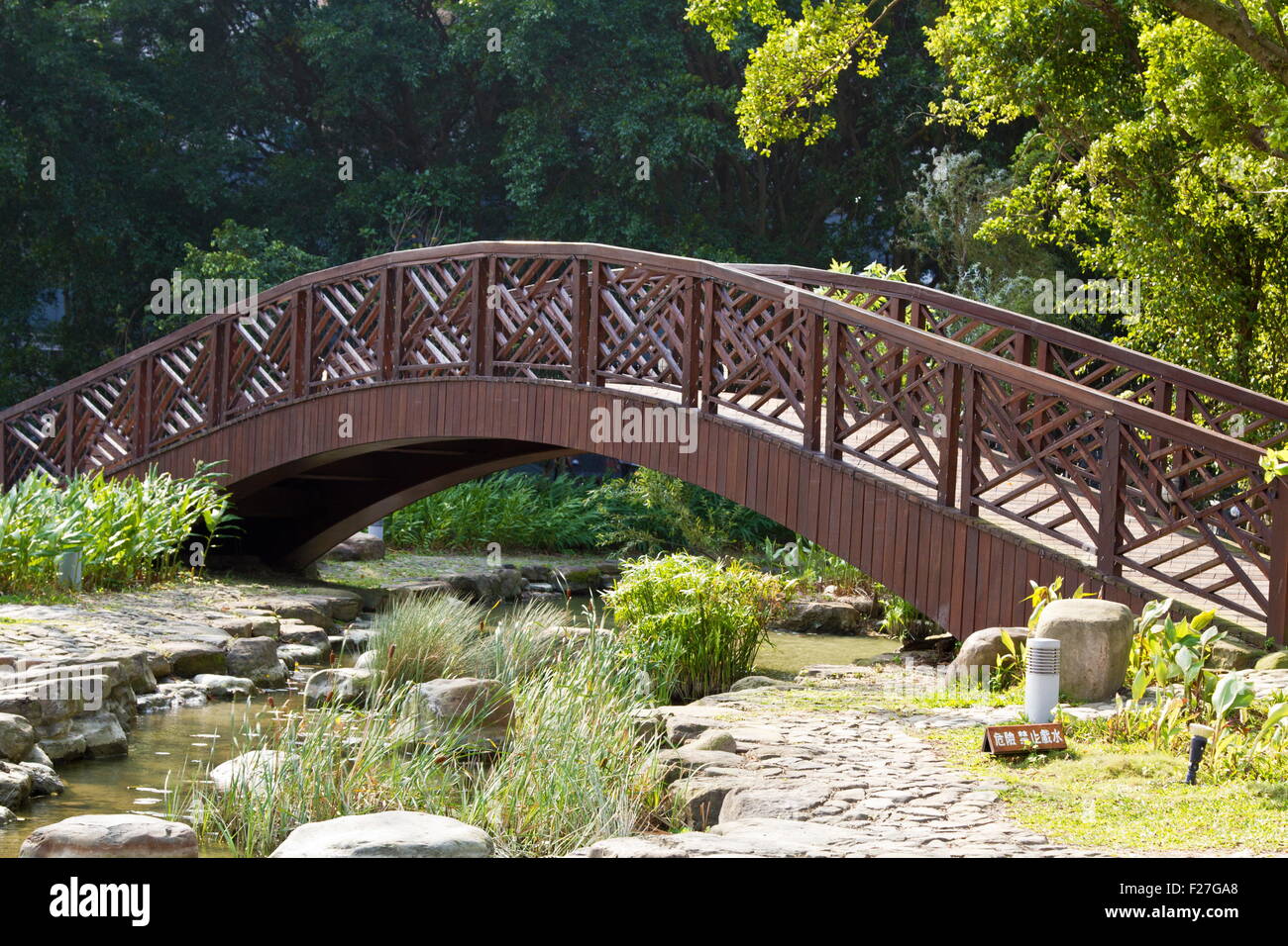 Twisting bridge hi-res stock photography and images - Alamy