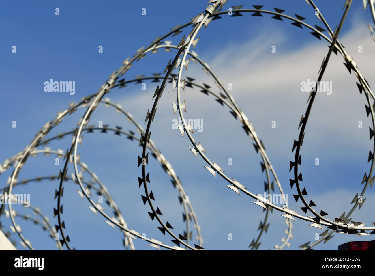 Razor blade fence hi-res stock photography and images - Alamy