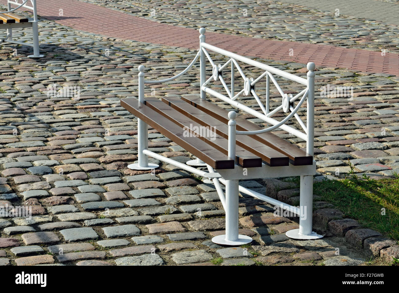 Modern white metal Park bench closeup Stock Photo - Alamy Modern white metal Park bench closeup Stock Photo - Alamy