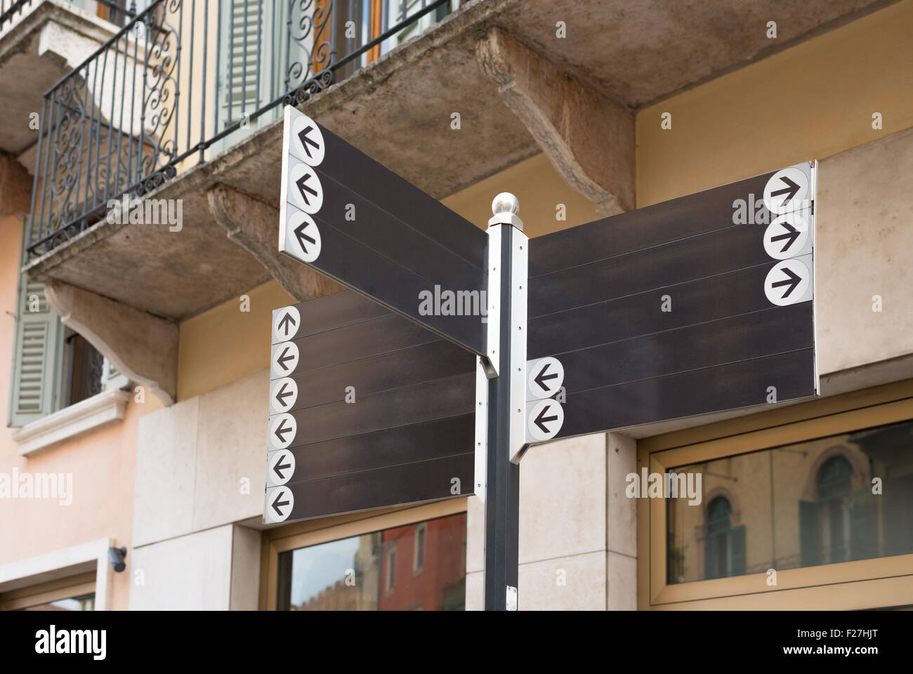 Sign post arrow hi-res stock photography and images - Alamy