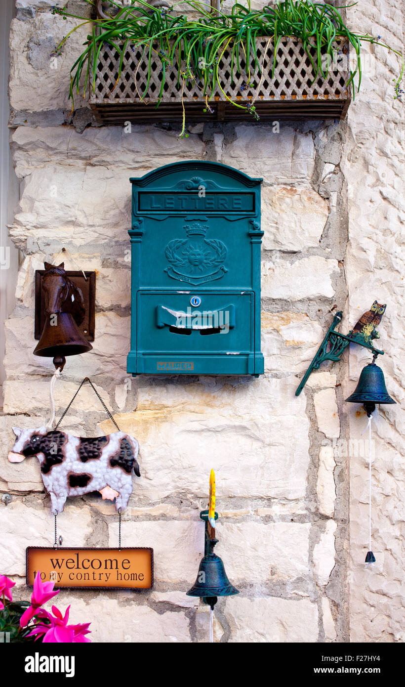 Cow mailbox hi-res stock photography and images - Alamy