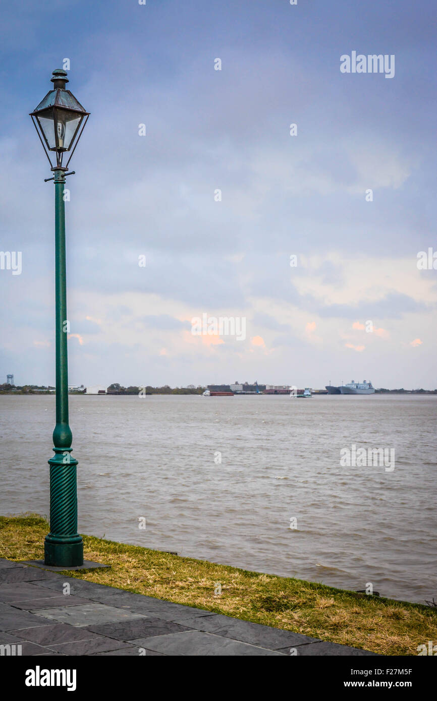 Antique style lamp post hi-res stock photography and images - Alamy