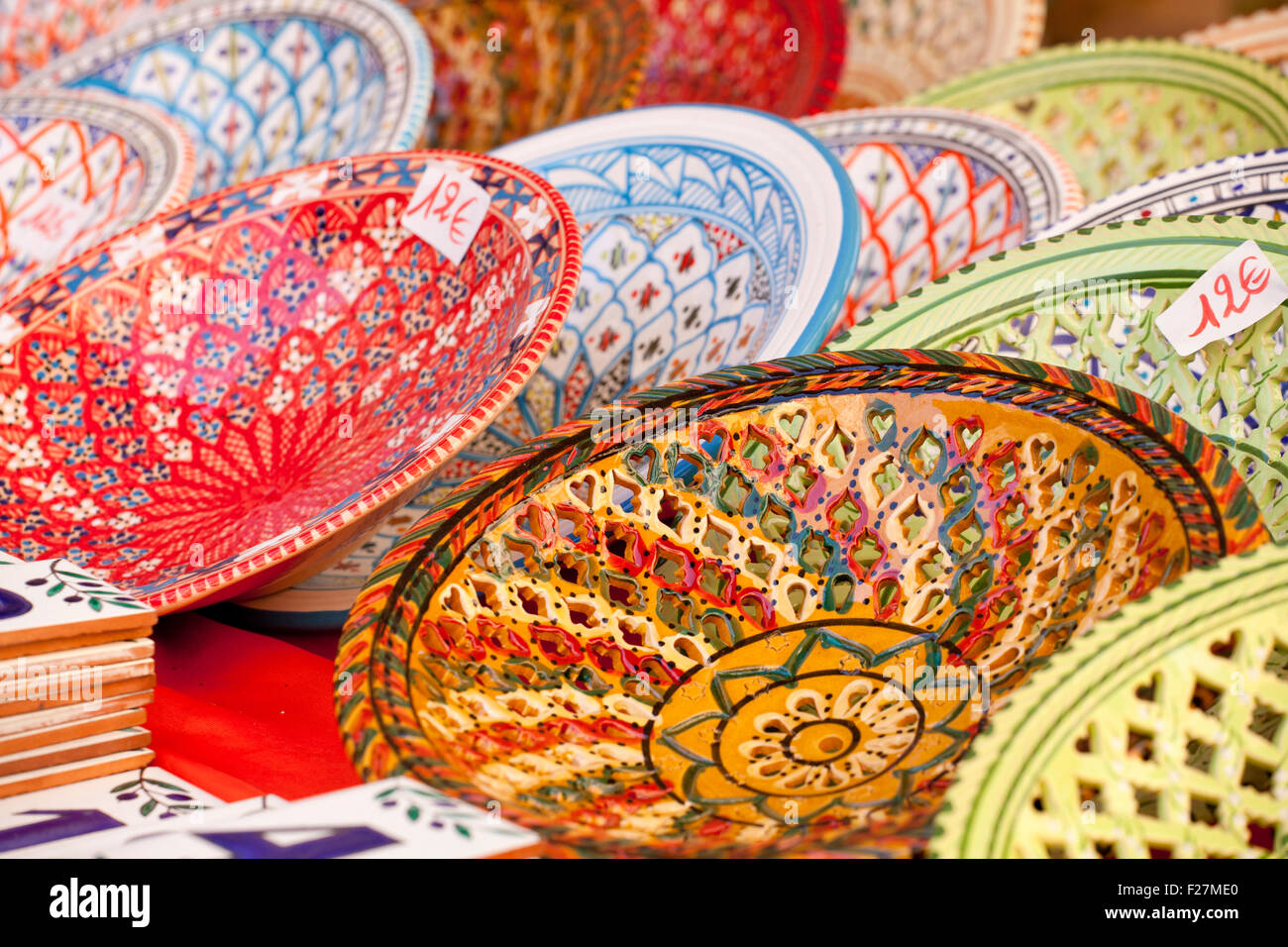 A lot of Ceramic plates in Arabic style Stock Photo - Alamy
