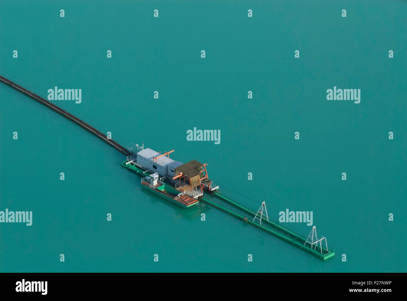 France, Bas Rhin (67), Kaltenhouse, floating pump on lake to extract ...