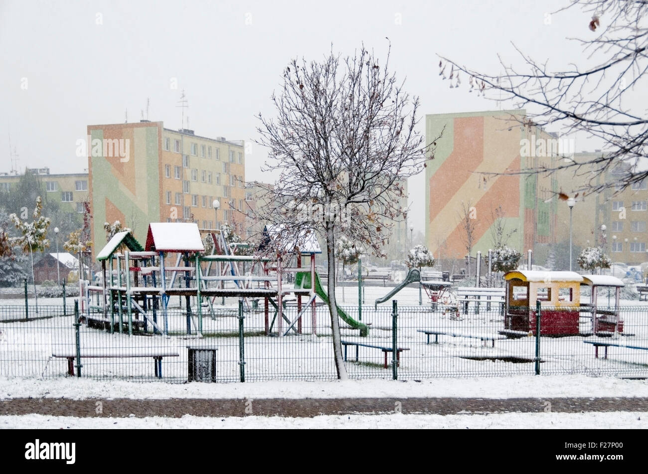 Empty blocks of flats hi-res stock photography and images - Alamy