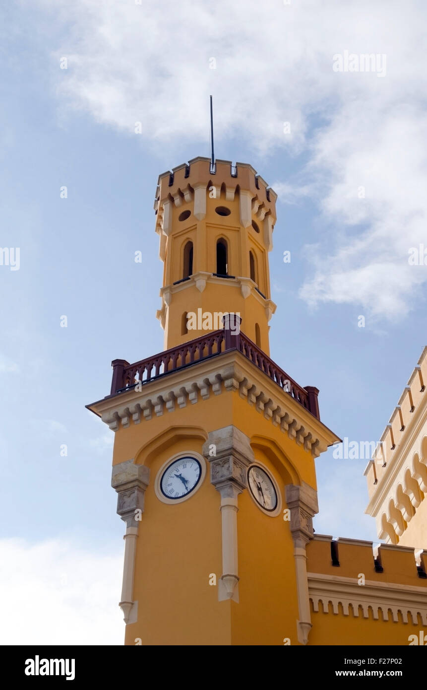 Train station clock tower hi-res stock photography and images - Alamy