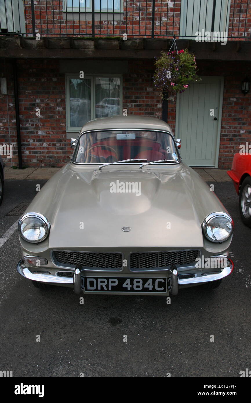 Metallic grey car hi-res stock photography and images - Alamy