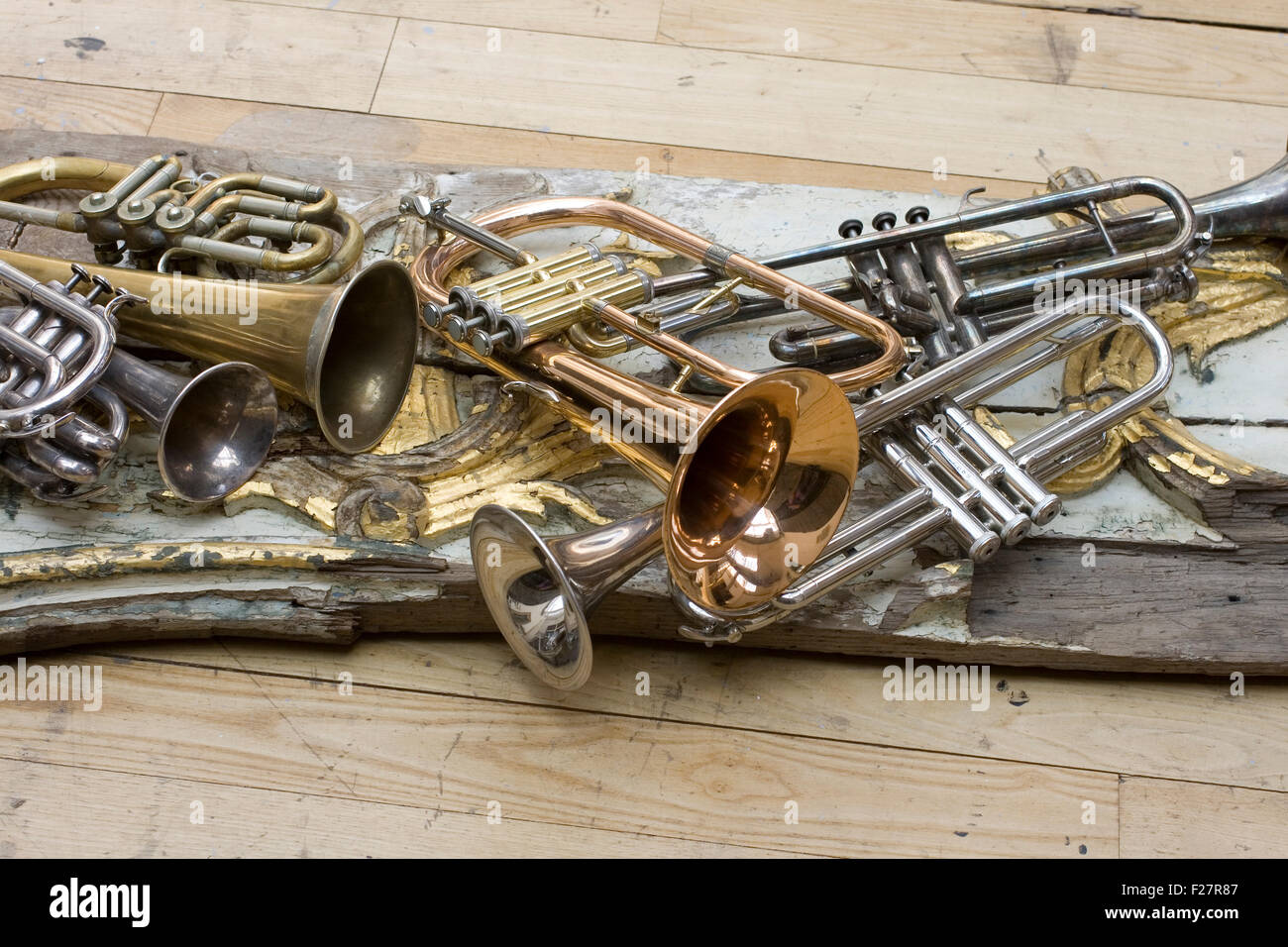 Fanfare trumpets hi-res stock photography and images - Alamy