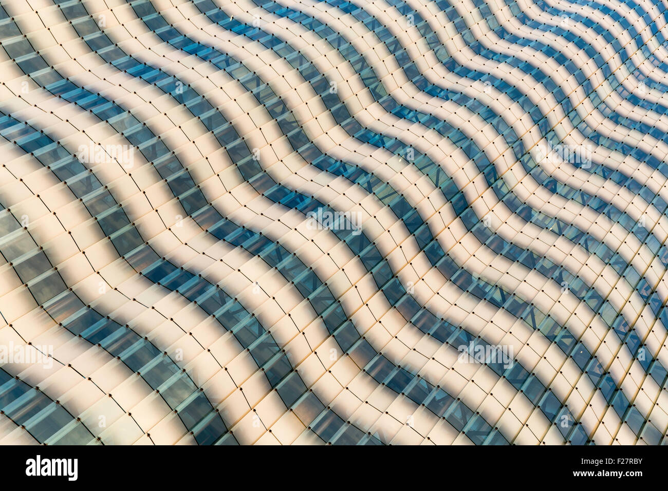 Glass texture building hi-res stock photography and images - Alamy