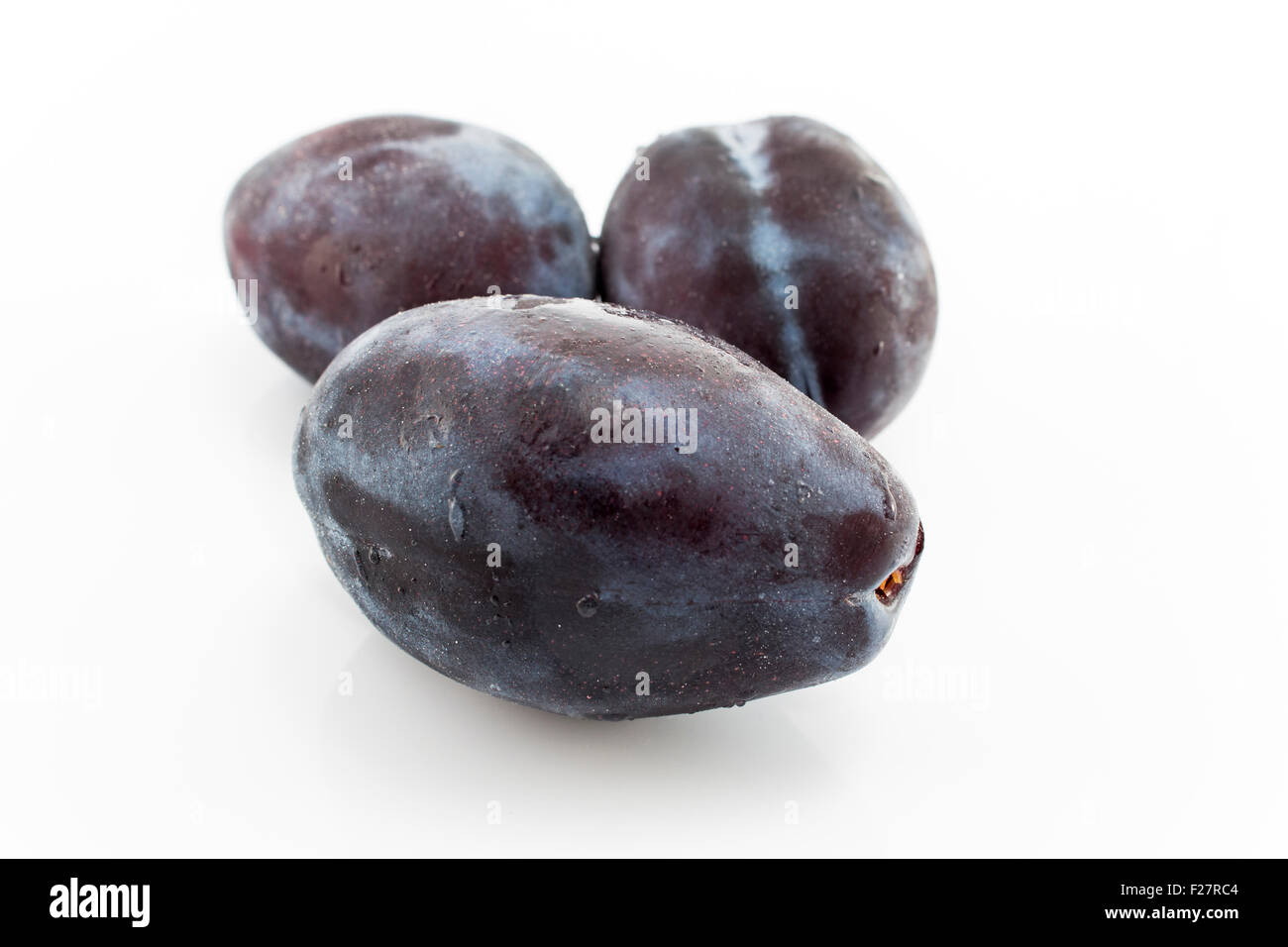 Blue ripe plums on tree hi-res stock photography and images - Alamy