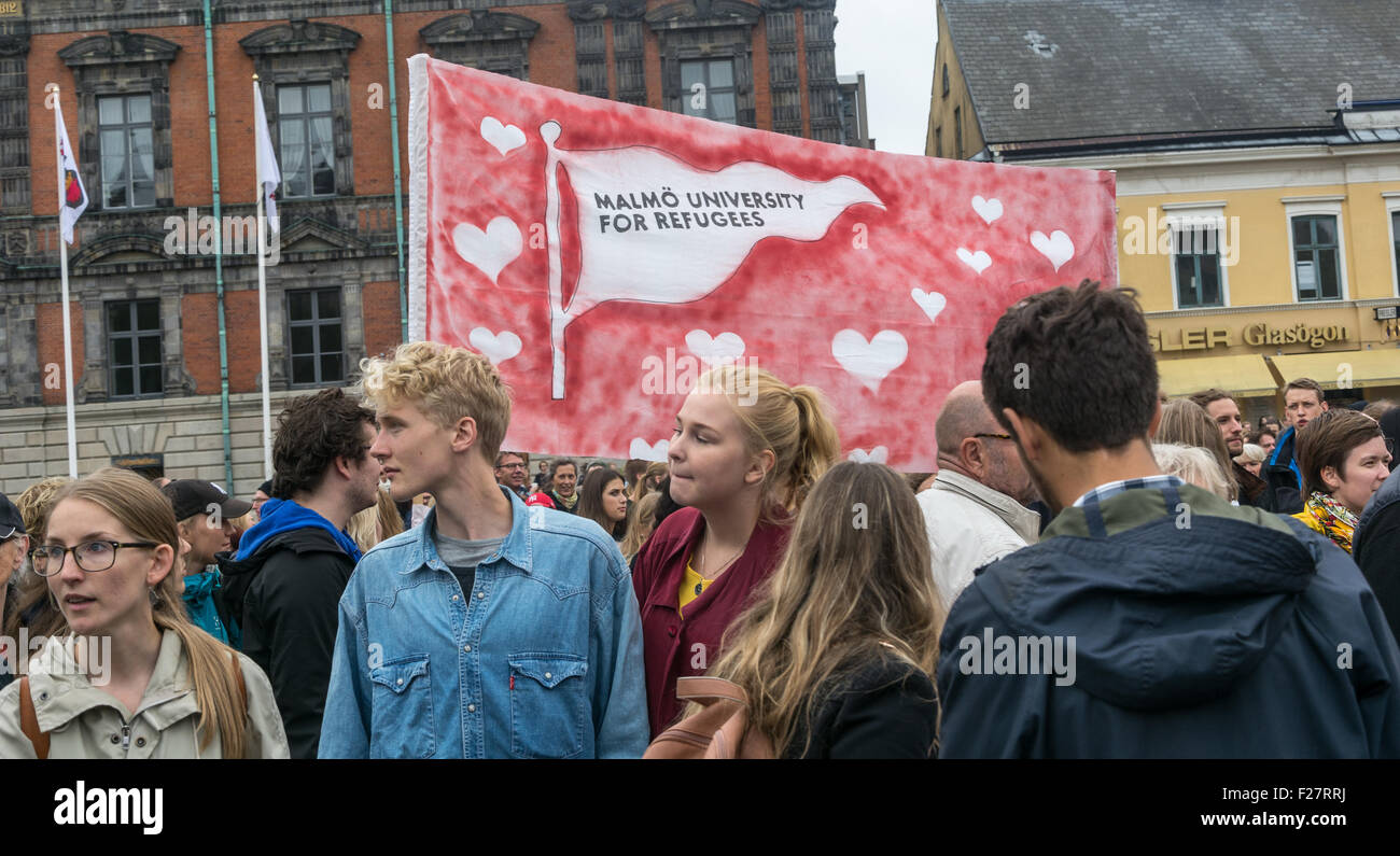Malmo, Sweden. 13th Sep, 2015. Banner from Malmö University showing support refugees. There are ...