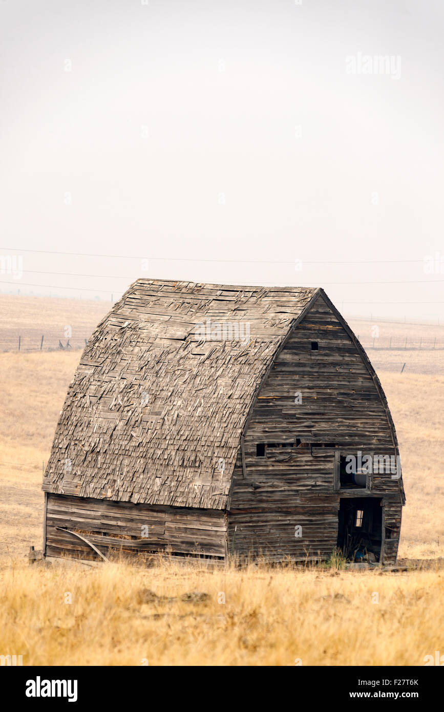 Old barn on a prairie in Southeast Washington Stock Photo - Alamy