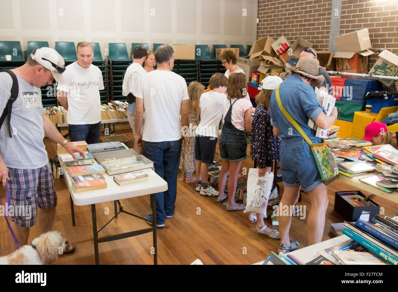 Book stall books secondhand hi-res stock photography and images - Alamy