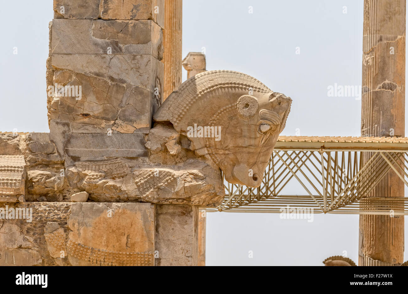 Persepolis wall ruins Stock Photo - Alamy