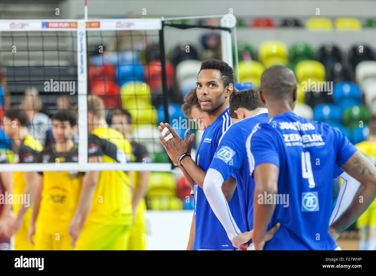 Arena referee hi-res stock photography and images - Alamy
