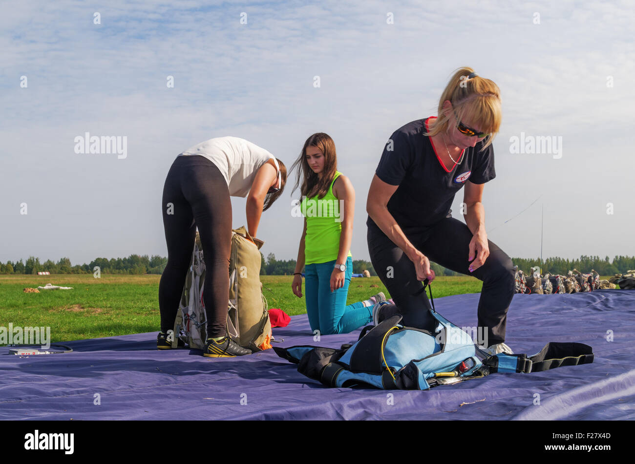 Parachutists - 2014. Packing of parachutes Stock Photo - Alamy
