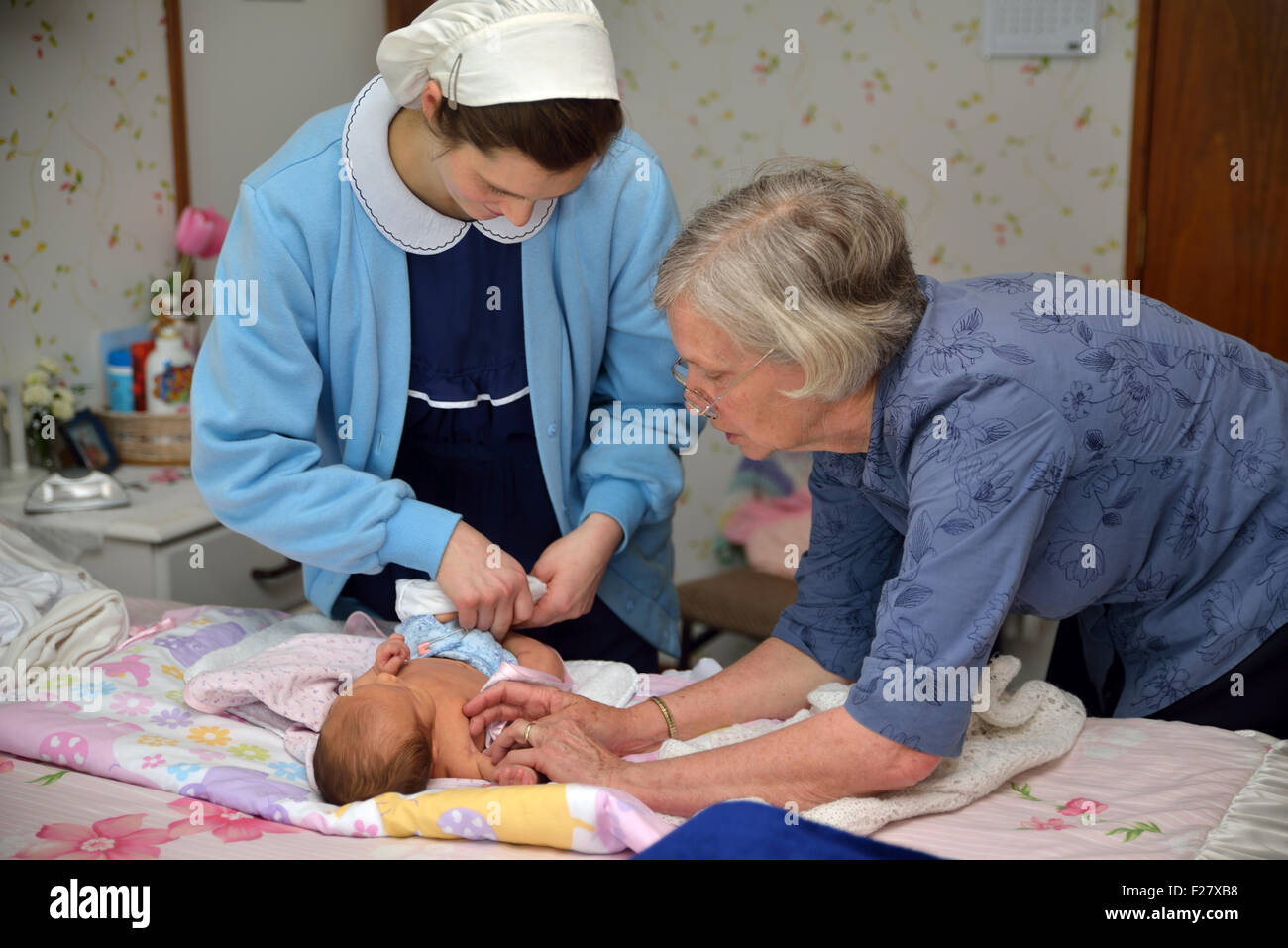 Homebirth and midwife hi-res stock photography and images - Alamy