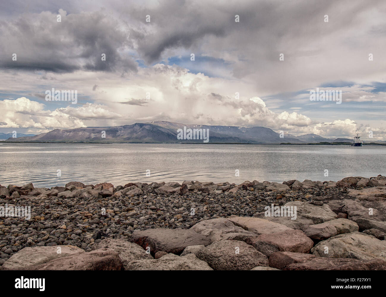 Reykjavik, Iceland. 28th July, 2015. The view across Faxa Bay (Faxafloi ...