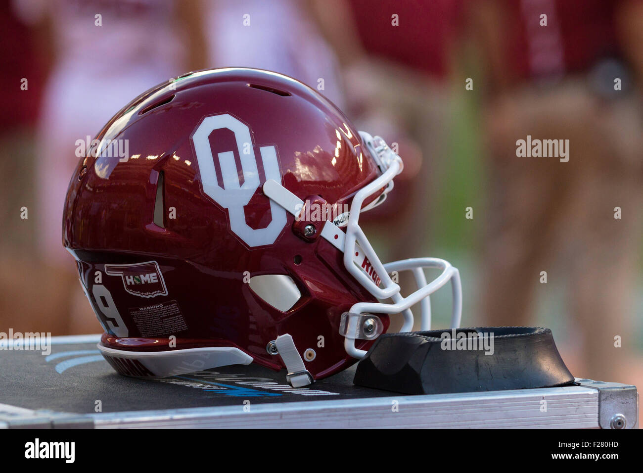 September 12, 2015: Oklahoma Sooners helmet during the NCAA Football ...